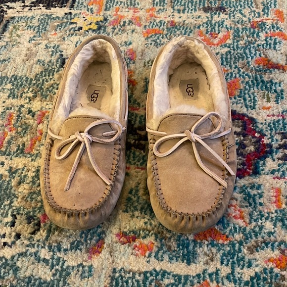 UGG | Shoes | Ugg Dakota Slippers Tan | Poshmark